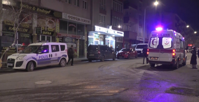 İki arkadaşın bıçakla şakalaşması kanlı bitti İki arkadaşın bıçakla şakalaşması kanlı bitti
